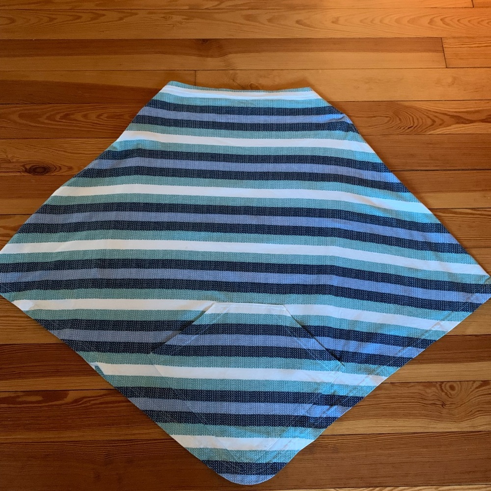 Beautiful Rock Flower Paper Poncho - Gem